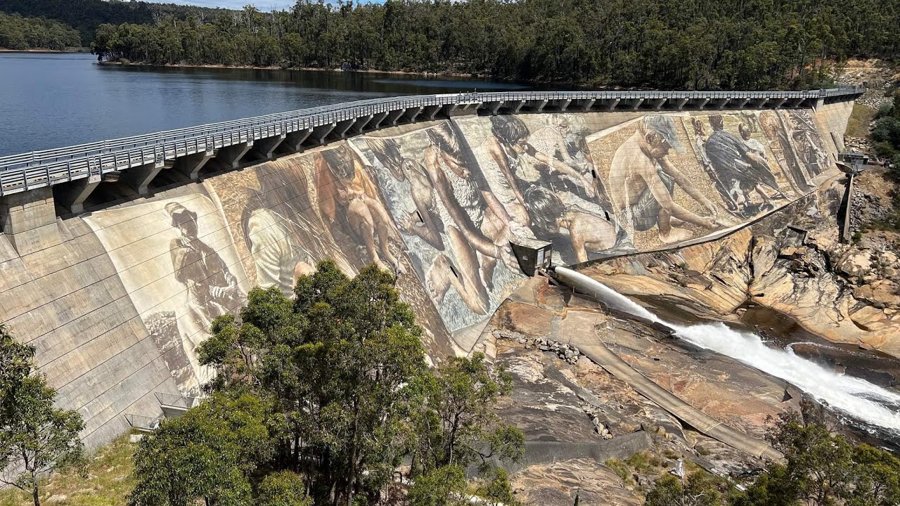 The Biggest Dam Mural In The World - YouTube