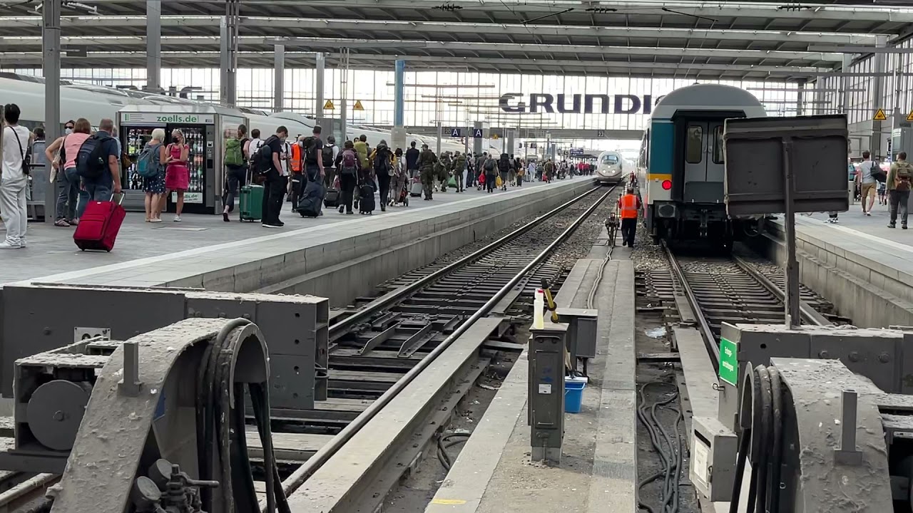 Einfahrt ICE 621 in Hauptbahnhof München - YouTube