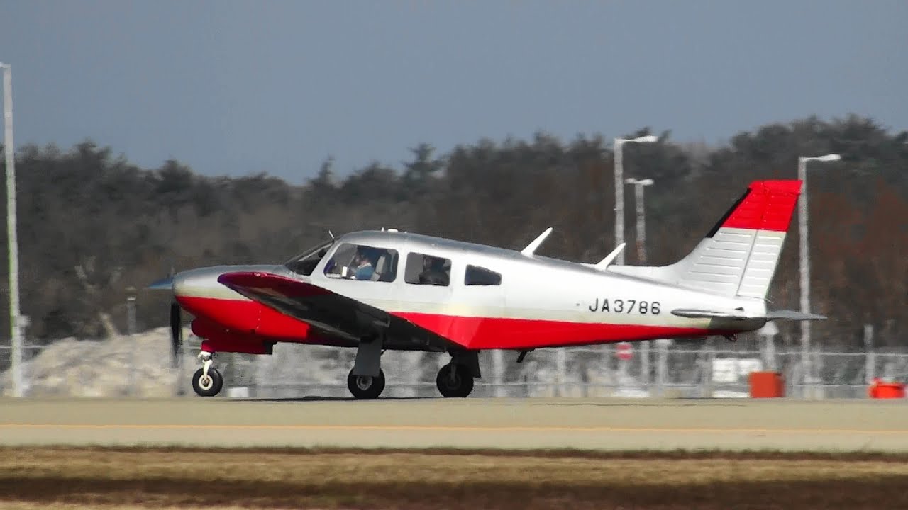 Piper PA-28 Cherokee JA3786 LANDING NOTO Airport, JAPAN 能登空港 2013.3.17 ...