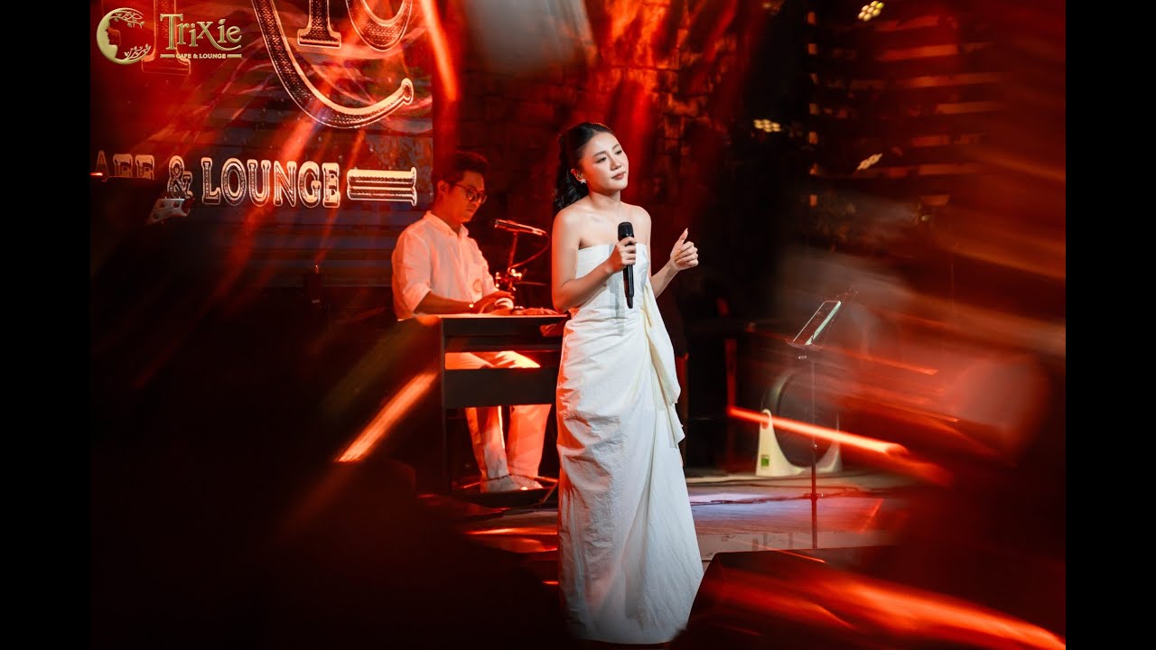 MỘT THẾ GIỚI BẰNG HAI GANG TAY - VĂN MAI HƯƠNG LIVE AT TRIXIE Chords ...