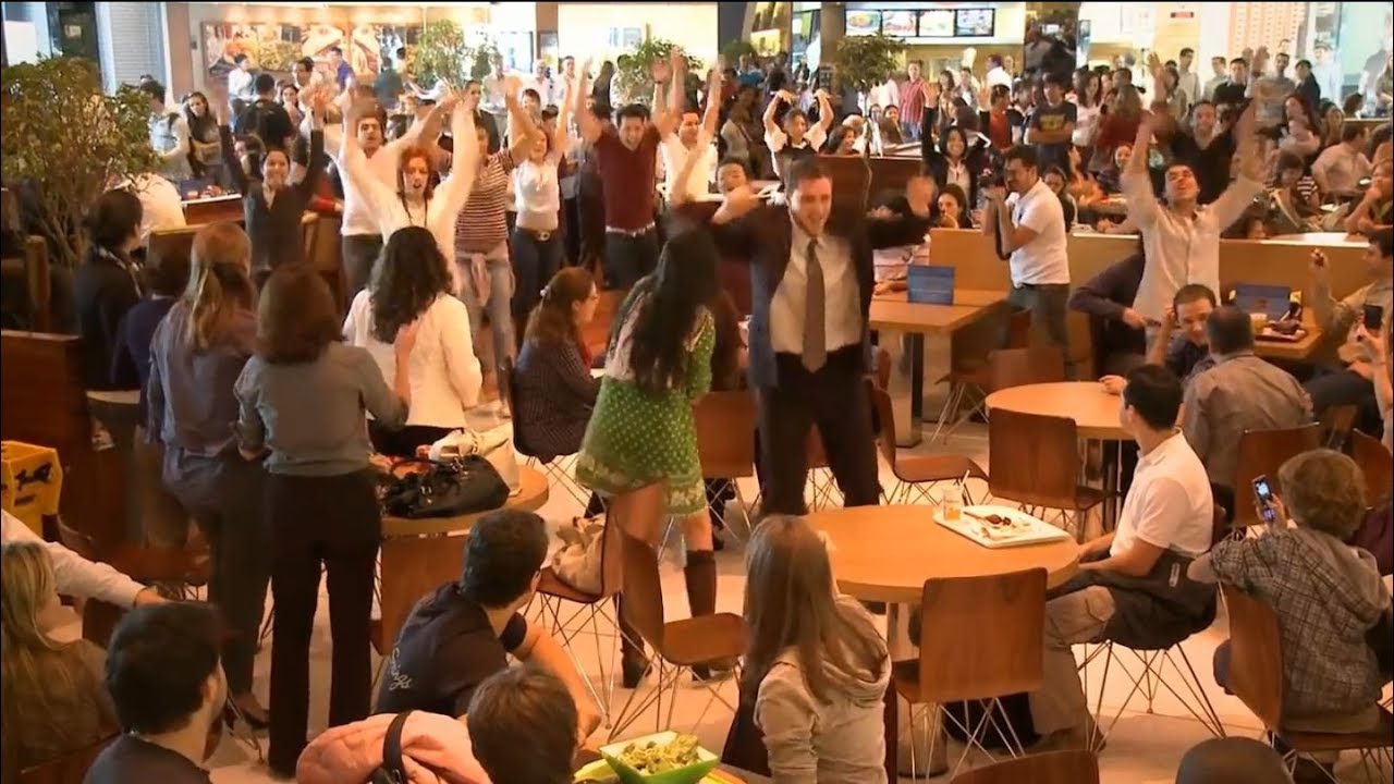 Flash Mob - Sing "Mamma Mia" at Shopping Centre (HD) 🎵💃🏽 - YouTube