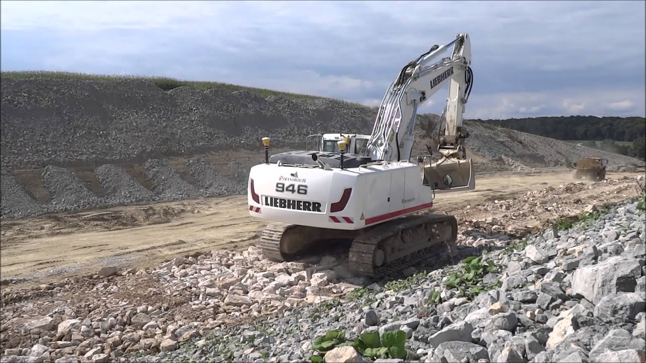 | Liebherr R946 | [HD] - YouTube