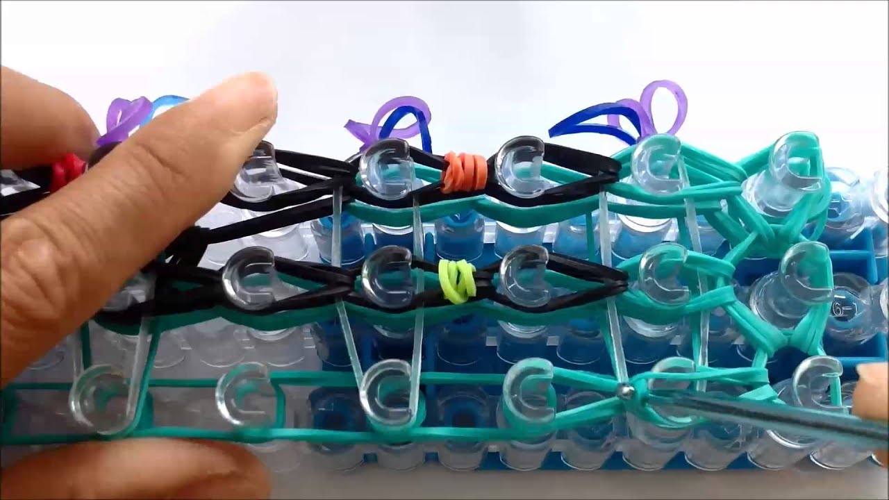 Rainbow Loom: 3D iPhone / iPod Charm design // How to Make with loom ...