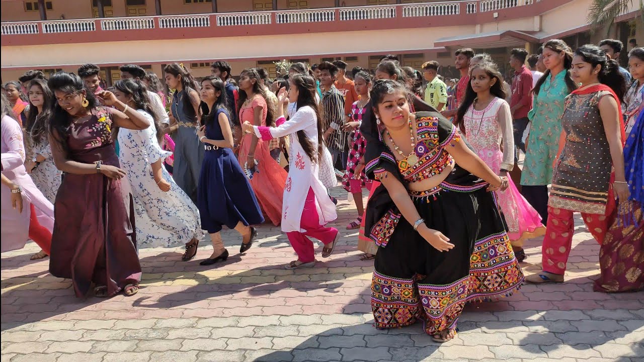 Mandvi college Garba Day (2020) B.B.A AVICHAL ARTS & COMMERCE COLLEGE ...