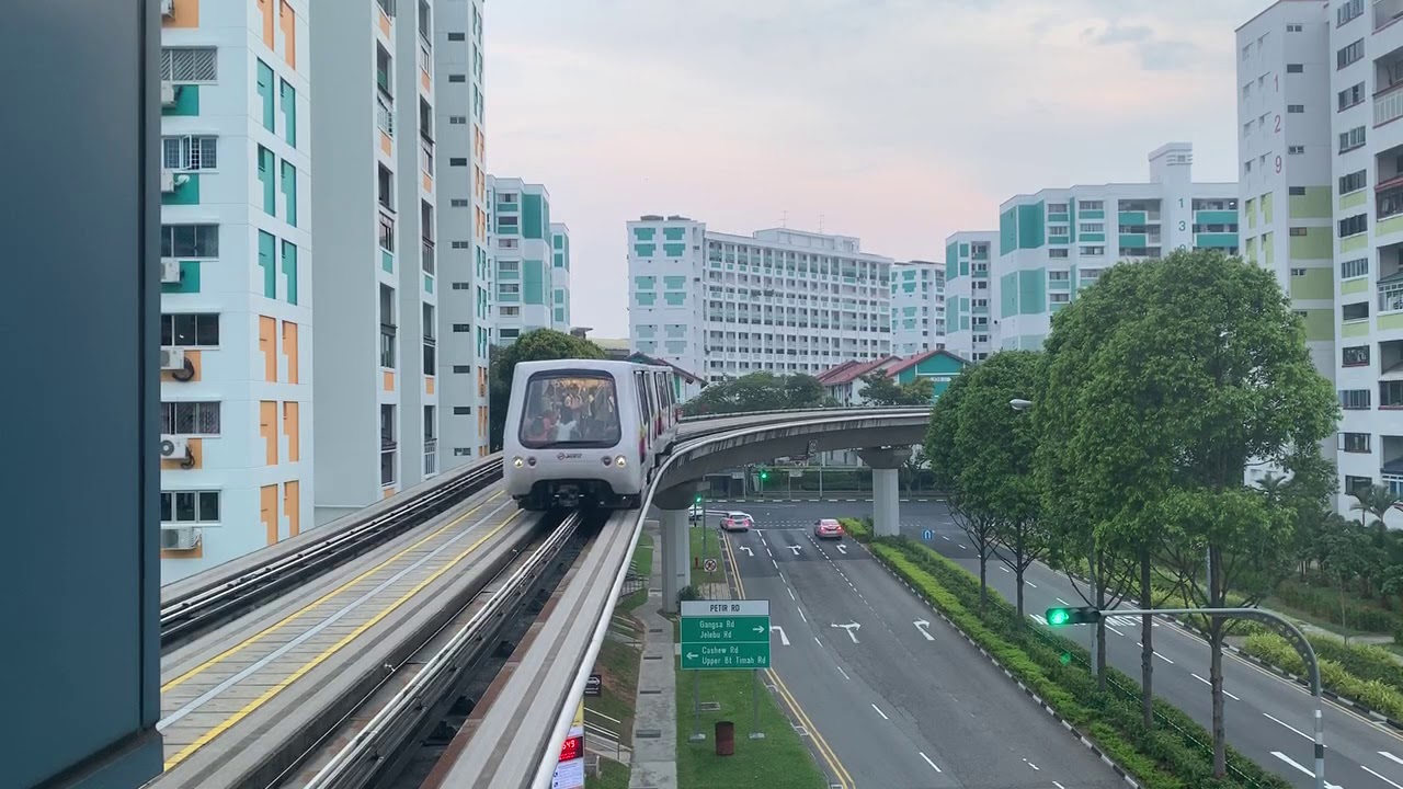 SMRT Trains BPLRT Bombardier Innovia APM 100 C801A [120/121] arriving ...