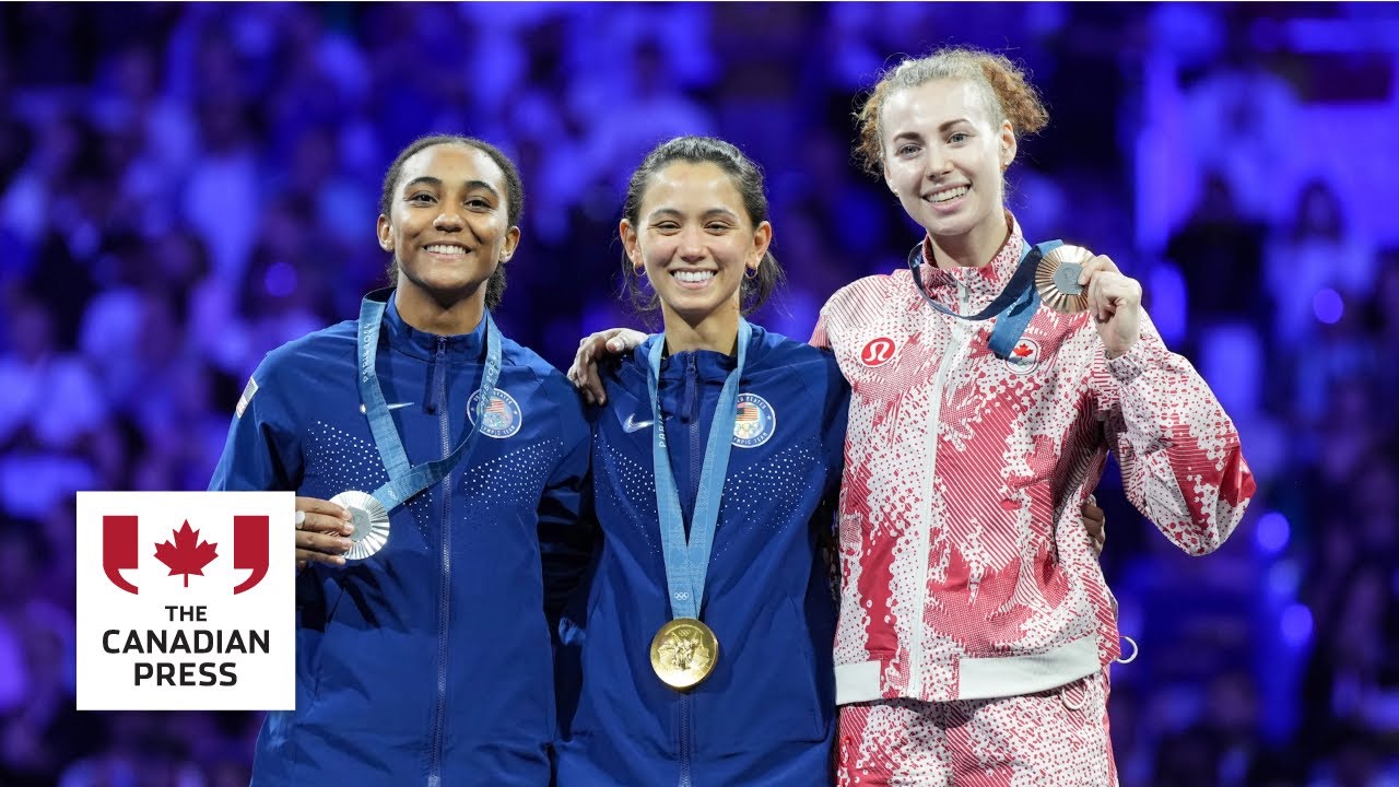 Canadian fencer Eleanor Harvey on podium experience - YouTube