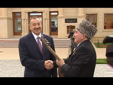 İlhan Əliyev ona edilən tərifə niyə gülür? - [Maraqlı görüntülər]
