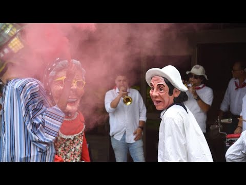 Mascarada y tradiciones Santana y Cimarrona Heredia x Media Calle - YouTube