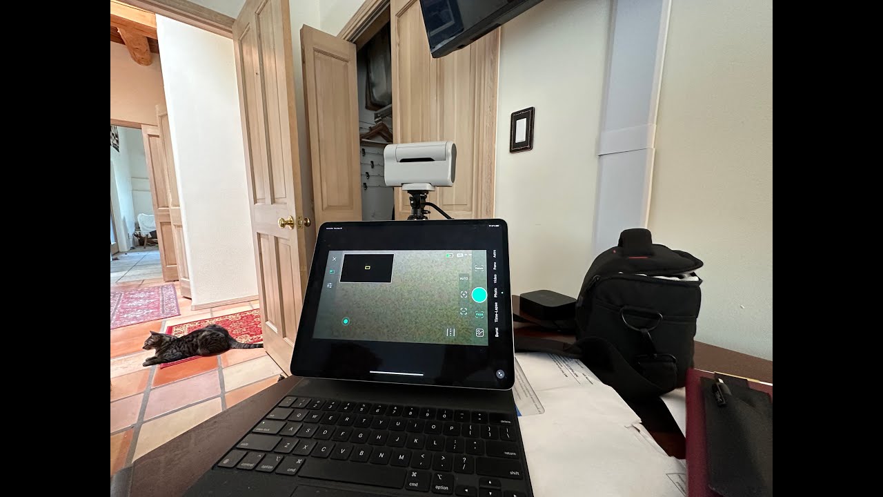 IOS -Align the telephoto lens with Wide angle viewer window - YouTube