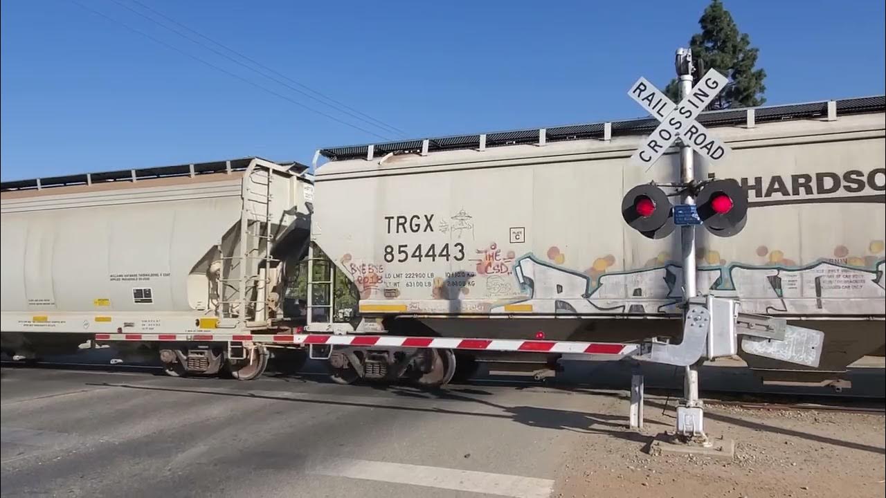 SJVR 2405 and 2408 passing Maple Ave Fresno ca - YouTube