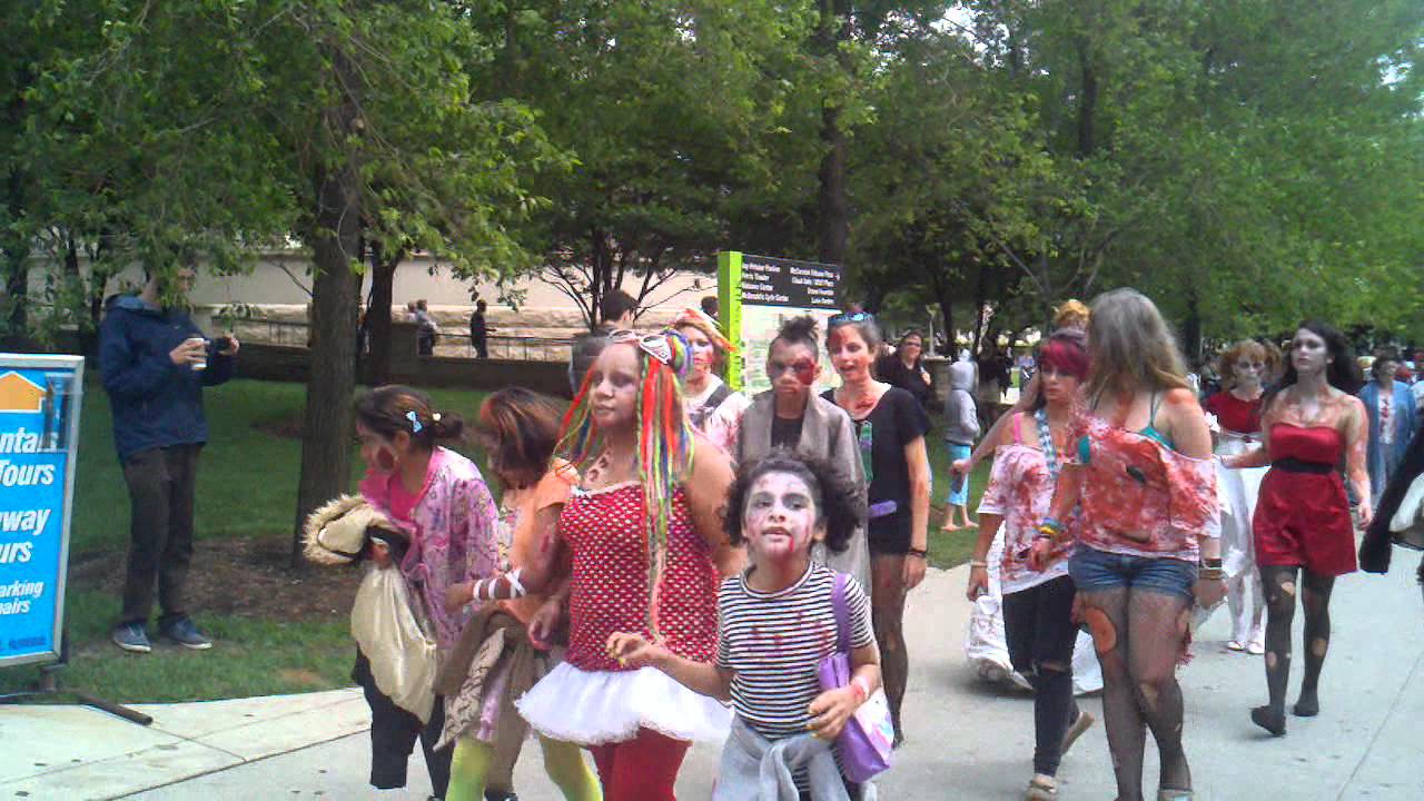 Chicago zombie walk 2011 - YouTube