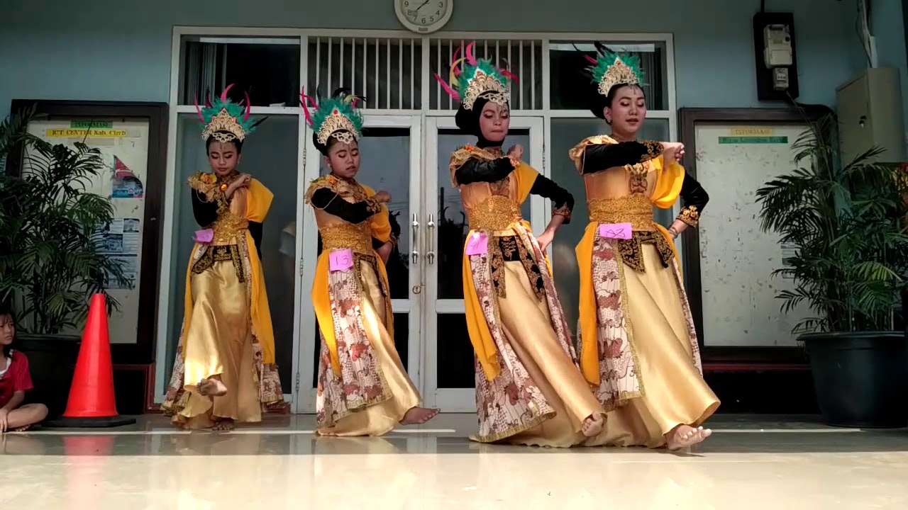Bangbung Hideung - Tari Tradisional SMKN 1 Lemabang - YouTube