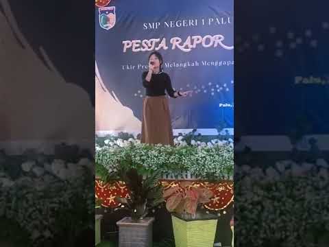 Pelajar SMP Cover Tak Ingin Usai (Keisya Levronka) di Acara Perpisahan Sekolah
