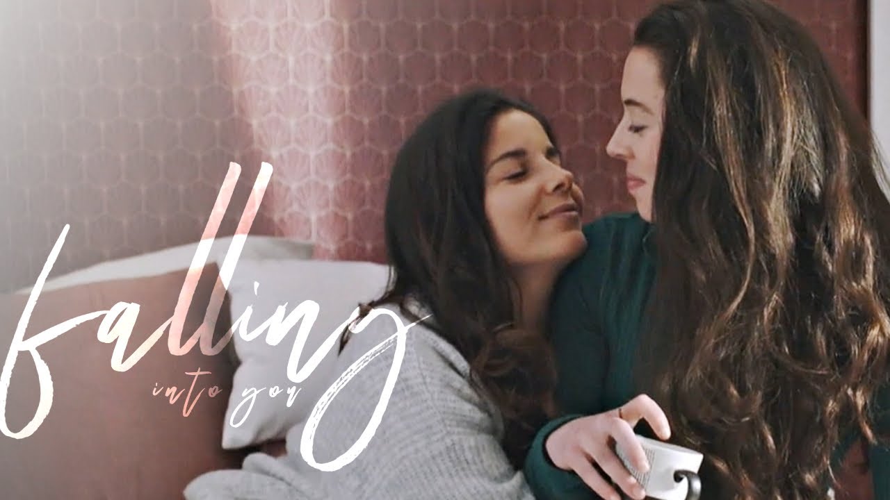 Sara & Roxane | Falling into you. - YouTube