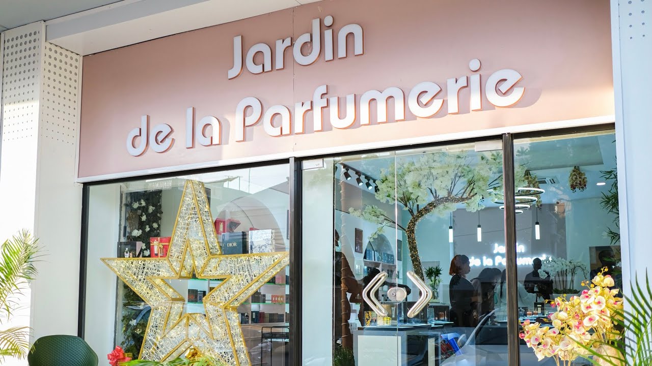 Jardin De La Parfumerie - YouTube