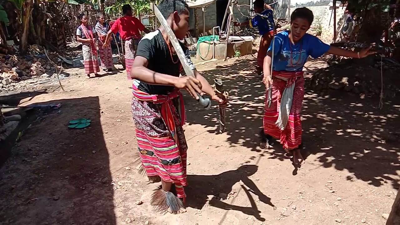 TARIAN ADAT TIMOR TENGAH SELATAN NTT - KOTA SOE - YouTube