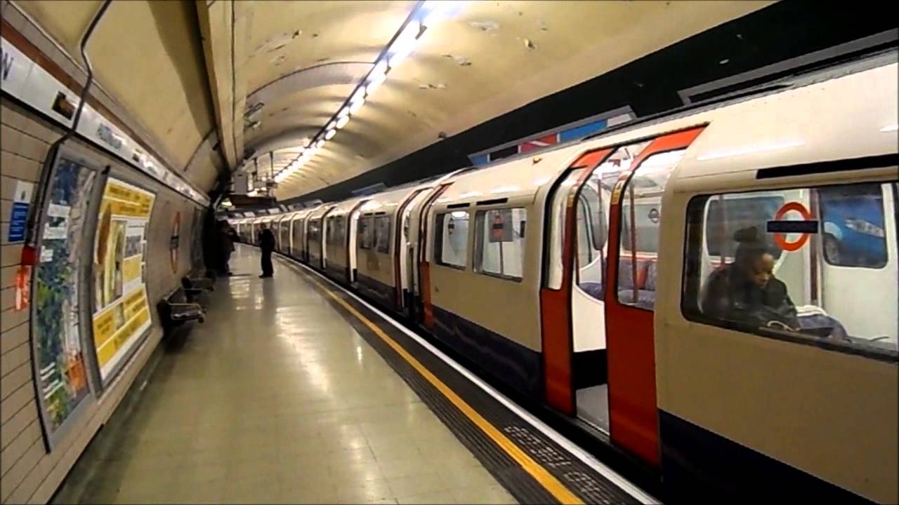 HD Bakerloo Line 1972 Stock trains arriving and departing Paddington ...