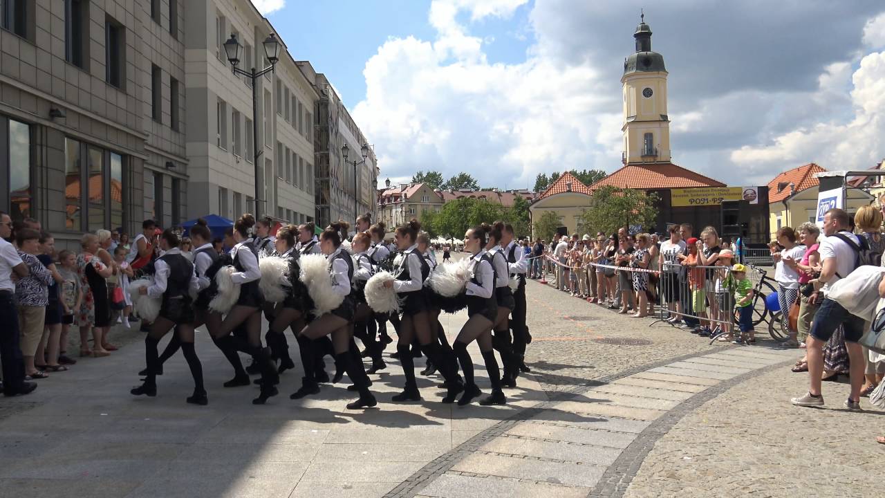 Holiday Baranowicze przemarsz pom-pom POM-PA 2016 - YouTube