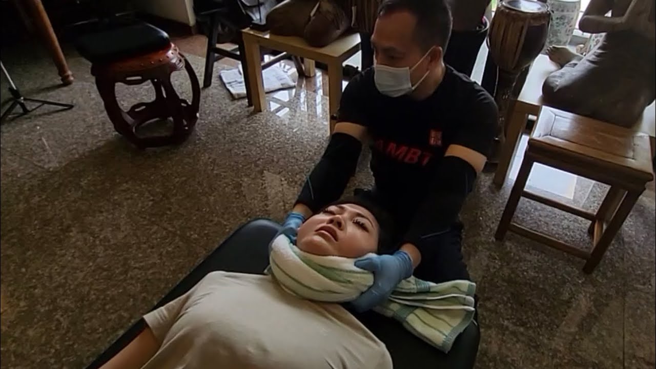 Andy Mak treated neck misalignment, pelvis unbalanced , lower back ...