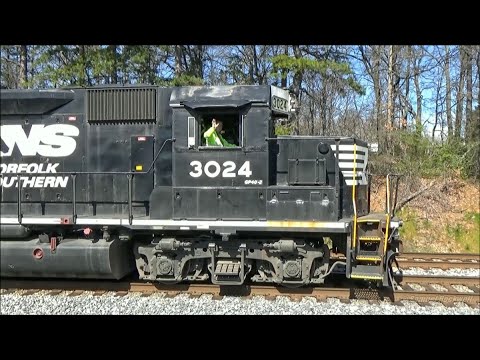 NS #3024 (EMD GP40-2) Leads P43 w/ Killer RS3L (3/11/20) - YouTube