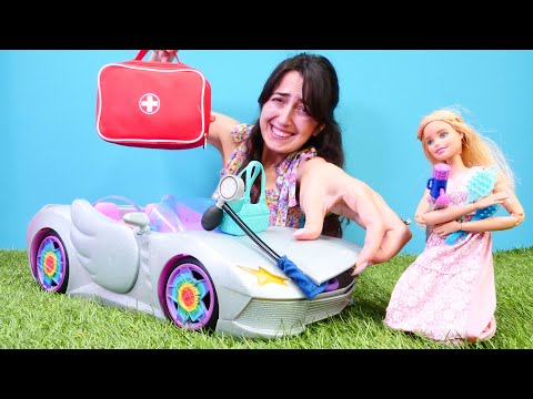 Barbie Dream House videoları. Sevcan ve Barbie bagaj kapağını açmaya çalışıyor. Barbie oyunları