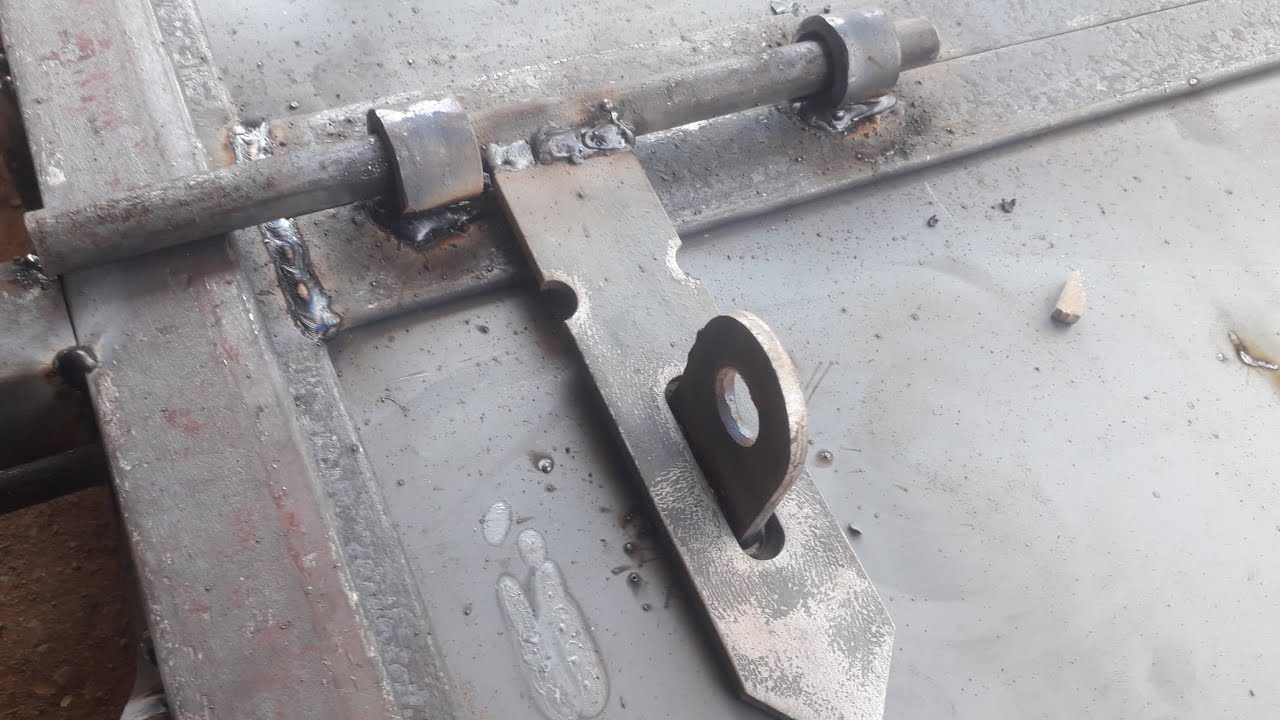 Loha ka Gate Mei lock kaise lgaye - YouTube