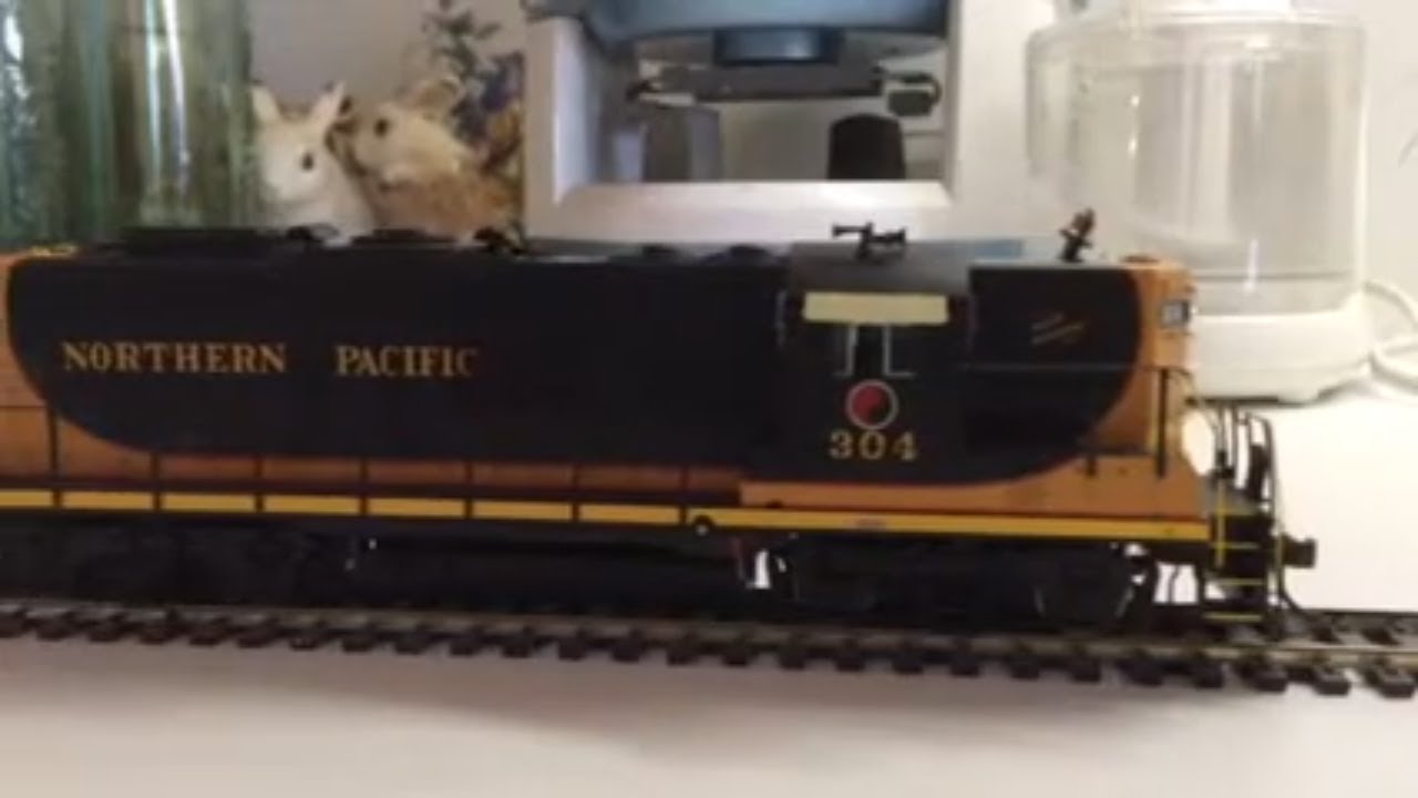 Athearn Genesis Northern Pacific GP9 with Sound - YouTube
