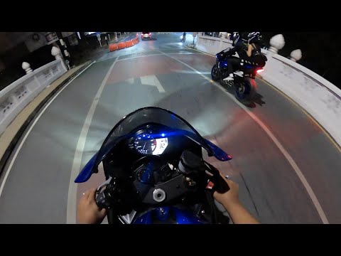 Yamaha R1 V.S R6 - YouTube