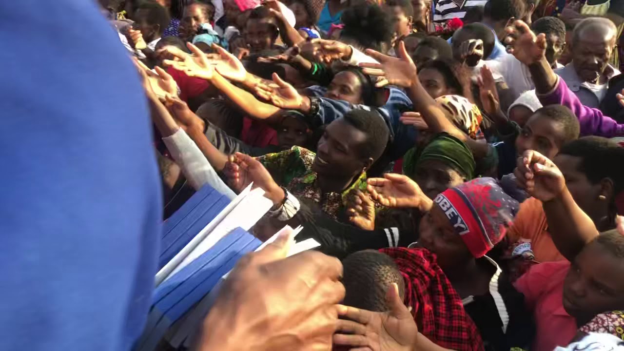 Delivery of New Testaments Bibles to new believers / Fausto Tumolo INFC ...