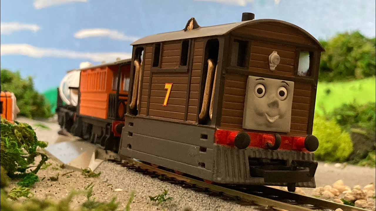 Modified Bachmann HO Scale Toby / Henrietta - YouTube