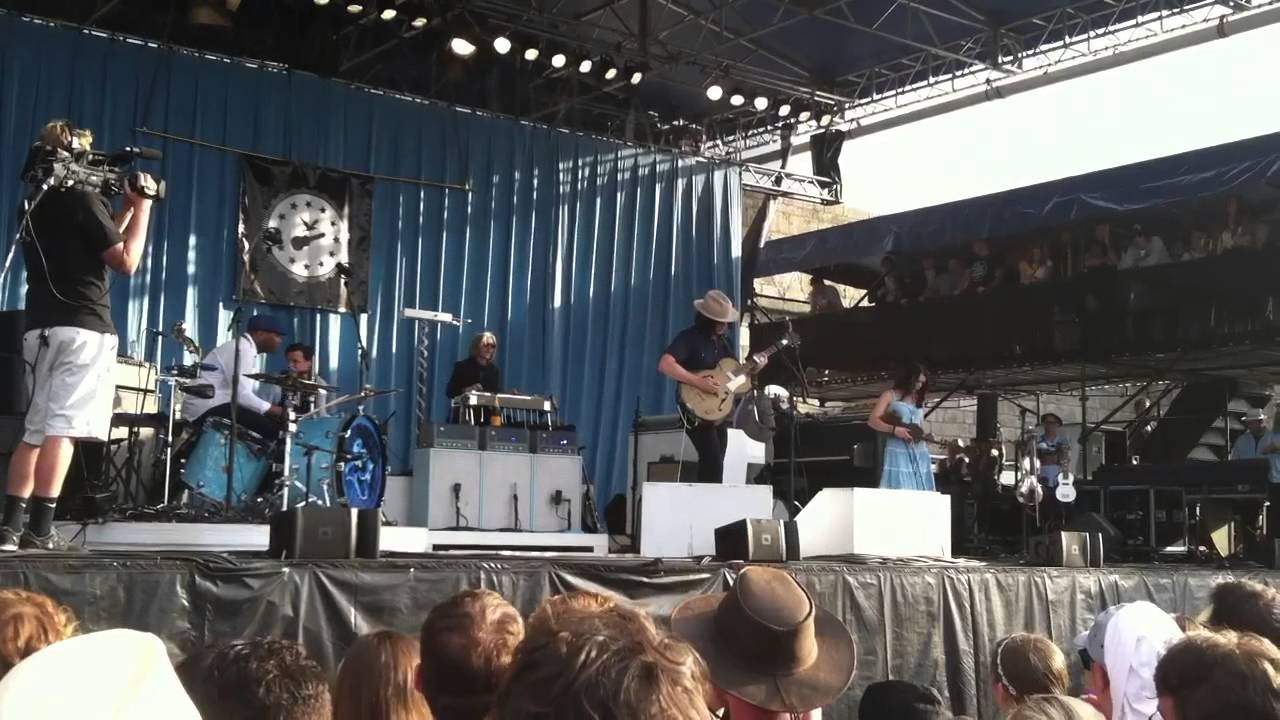 Jack White - Dead Leaves and the Dirty Ground Instrumental - YouTube