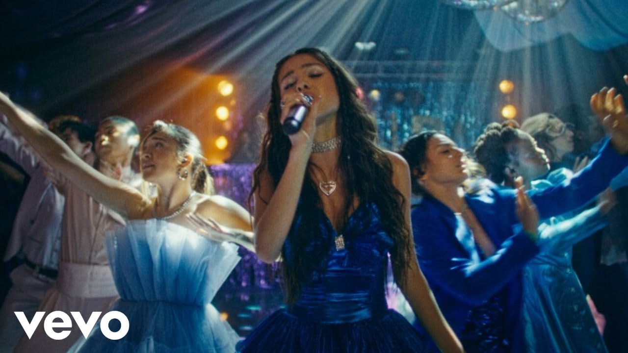 Olivia Rodrigo - traitor (Live from SOUR Prom) [4K] - YouTube