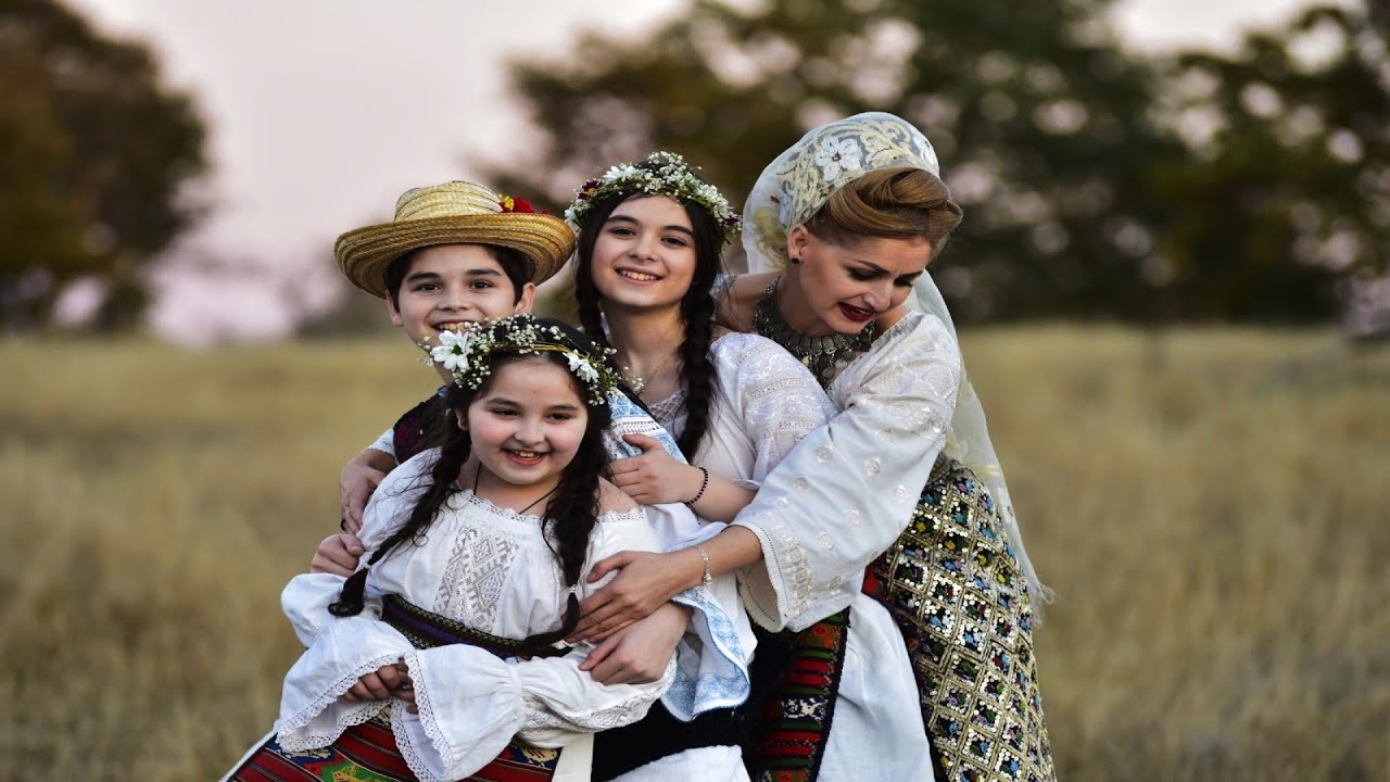 ZORINA BALAN - Am trei copilași la sân (Official Video) - YouTube