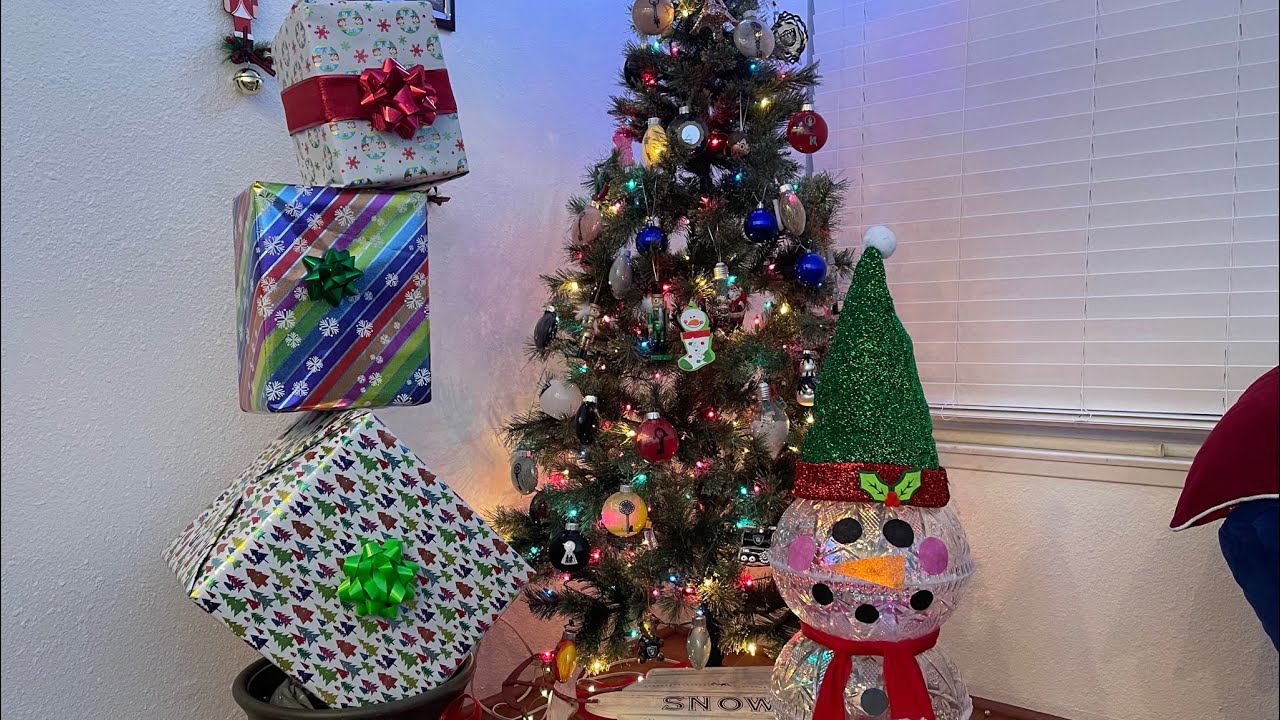 Diy stackable present’s and snowman - YouTube