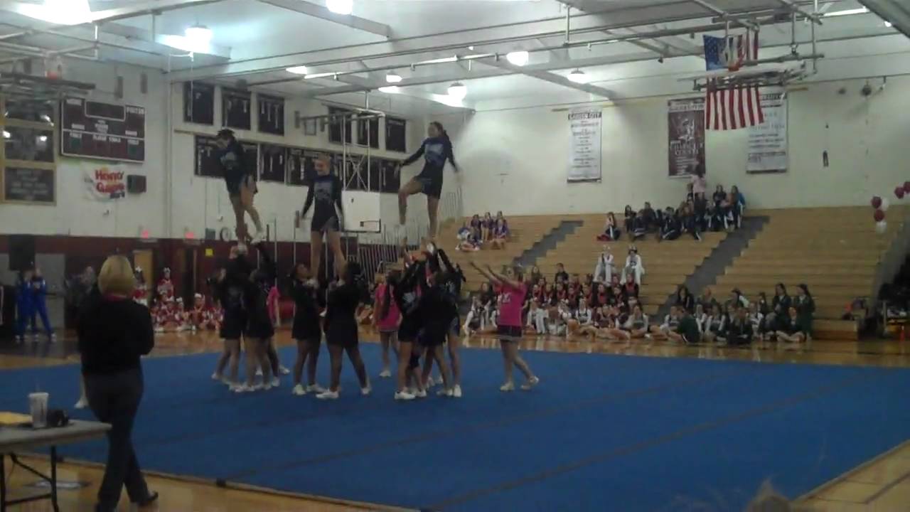 North Babylon Varsity Cheerleaders - YouTube