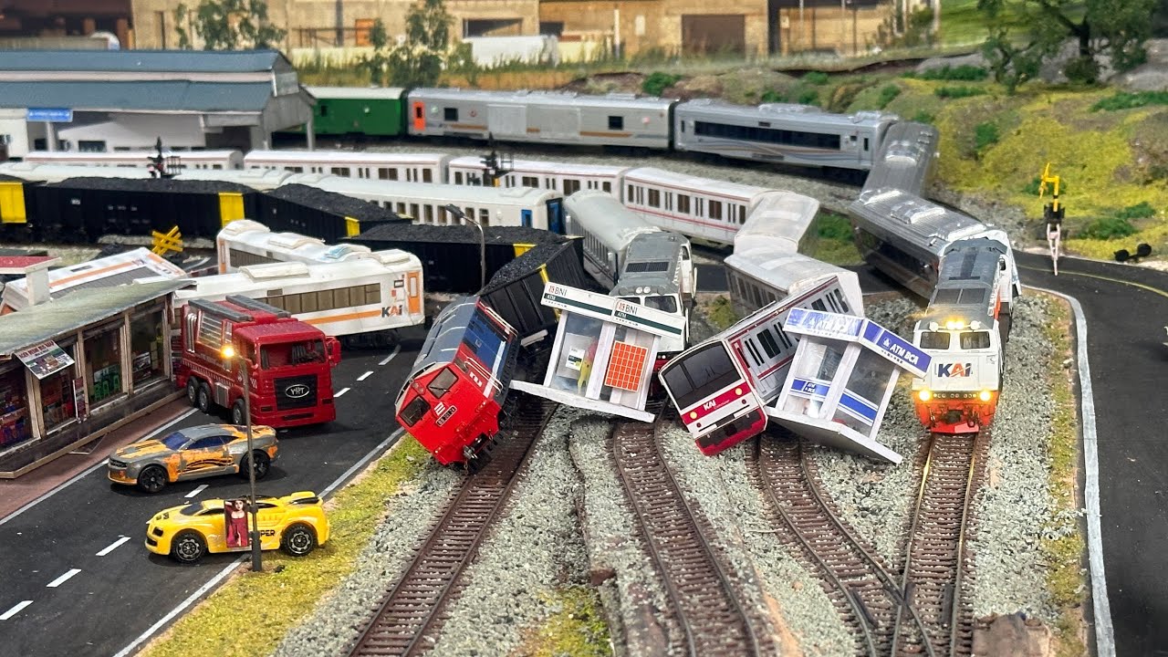 Drama menjalankan banyak kereta api KAI CC206 KA Lodaya,BB301 & KRL ...