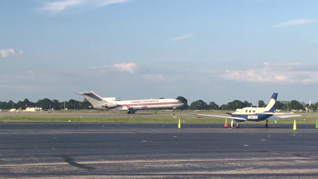 Boeing 727-200 at Republic Airport (KFRG) - YouTube