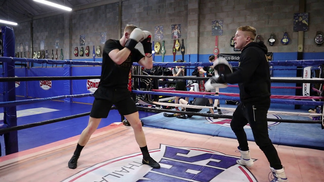 90 Second Boxing Pad Work Alan Smith - YouTube