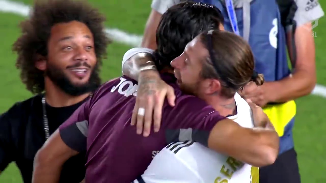 The Best Emotional and Beautiful Moments in Football | HD - YouTube