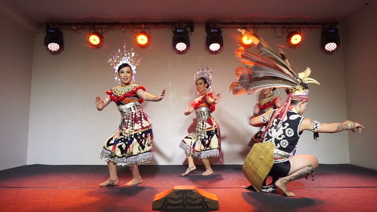 TARIAN NGAJAT LESONG (NgajaT Lesong Dance) - YouTube