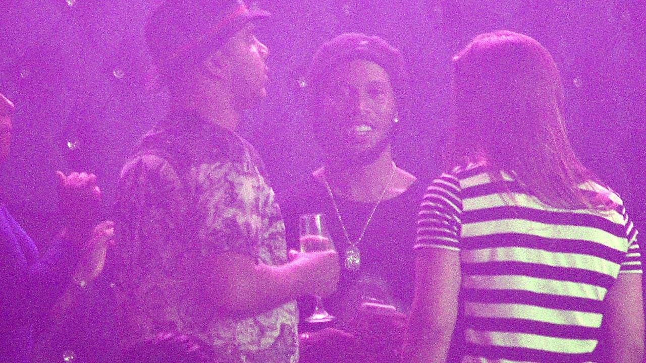 RONALDINHO DE FIESTA EN CANCUN 😁🥂🕺🏻💃🏻📸 - YouTube