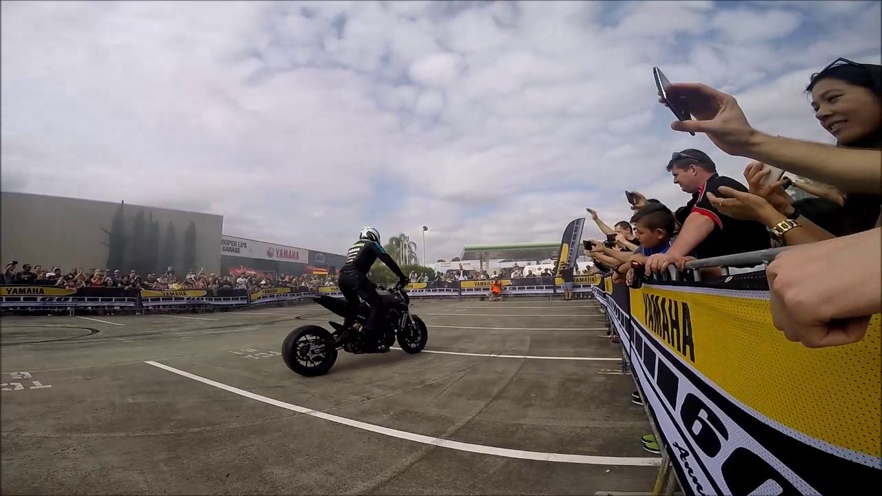 Dave McKenna MT09 Stunt rider - YouTube