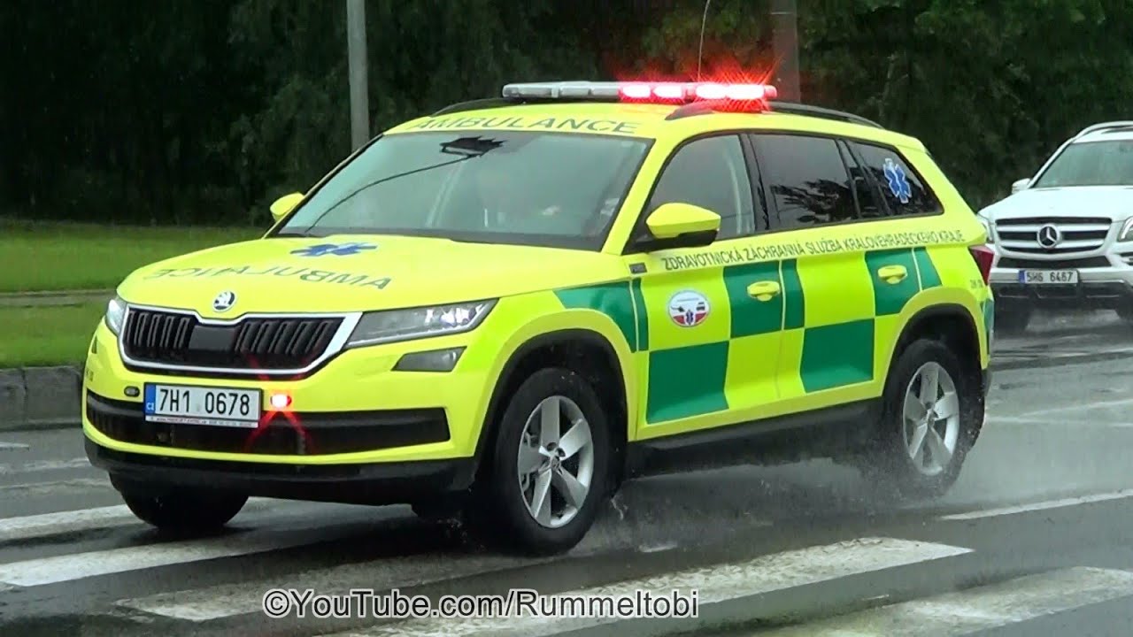Hradec Kralove EMS doctor car 120 responding | ZZS KHK/ Hradec Králové ...