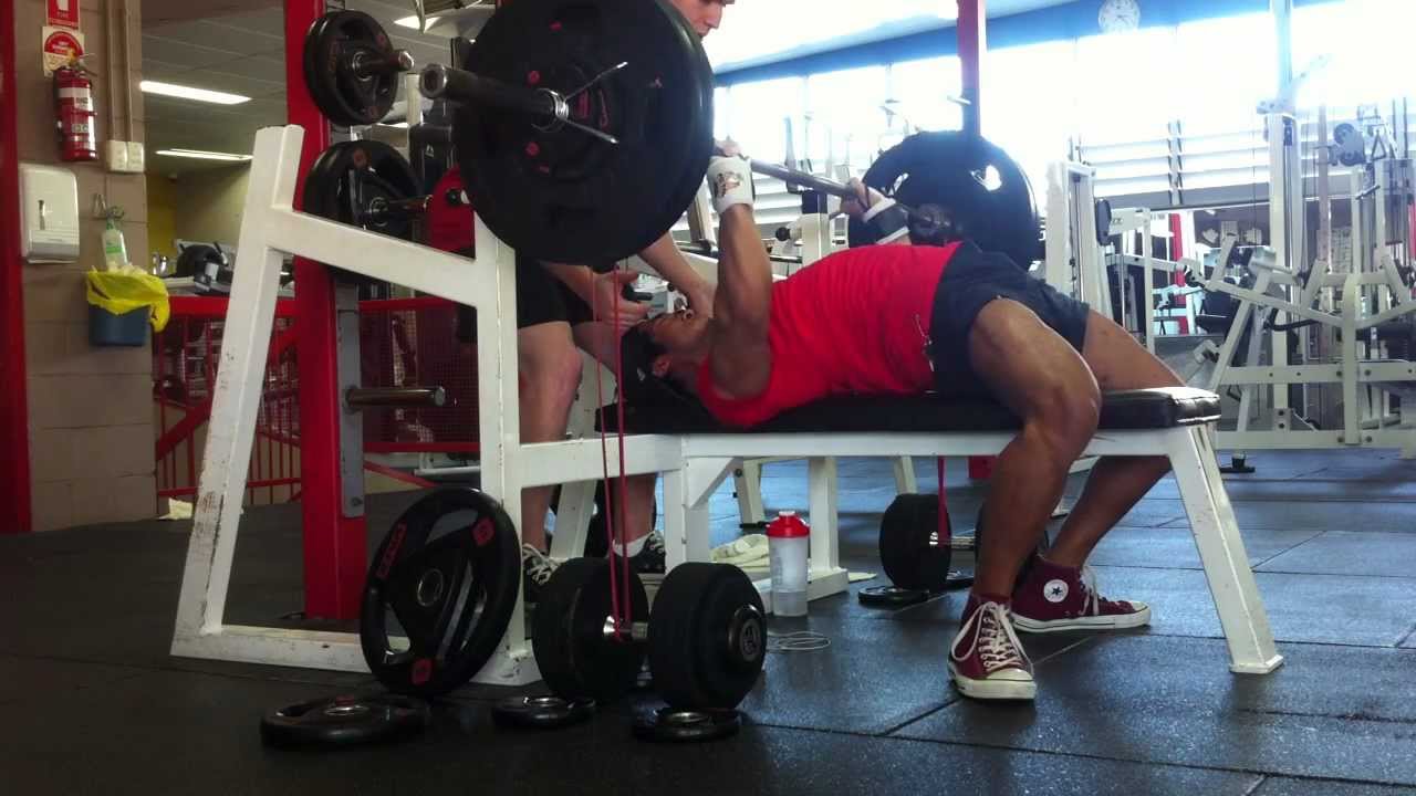 Pause Bench with 12" Short Mini Band. 107.5kgs Straight Weight. 27kgs ...
