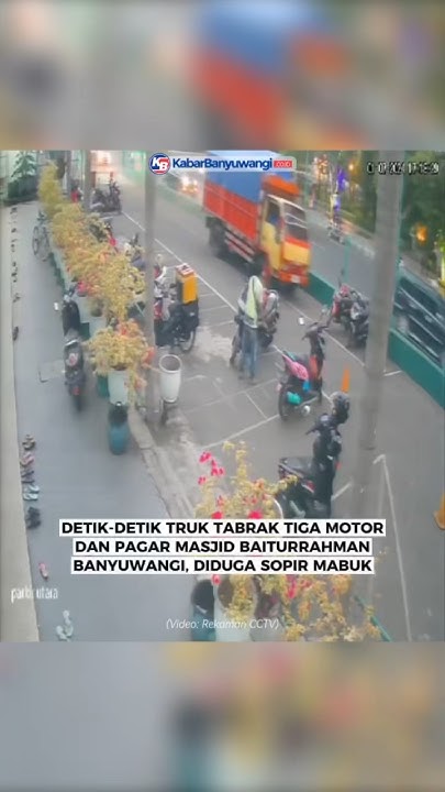 Detik-Detik Truk Tabrak Tiga Motor dan Pagar Masjid Baiturrahman Banyuwangi, Diduga Sopir Mabuk ...