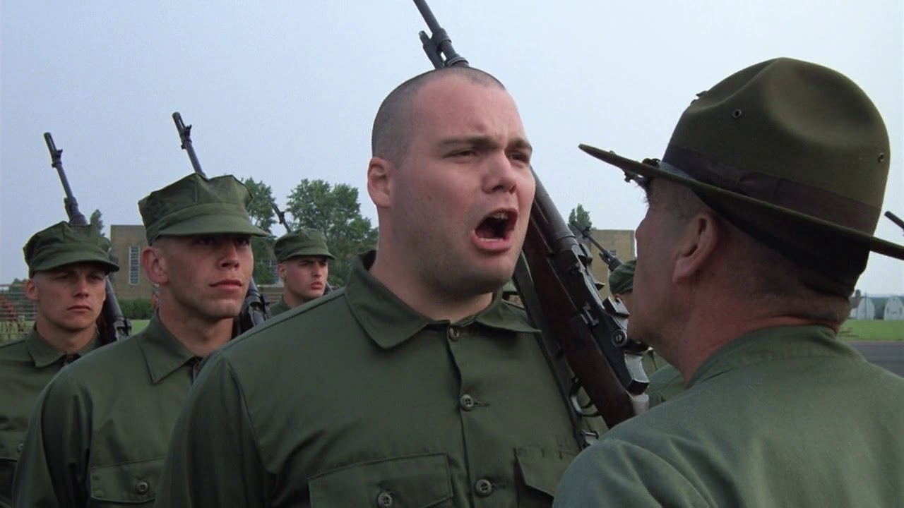 ¡Recluta patoso! ¿Qué le estás haciendo a mi amado cuerpo de marines ...