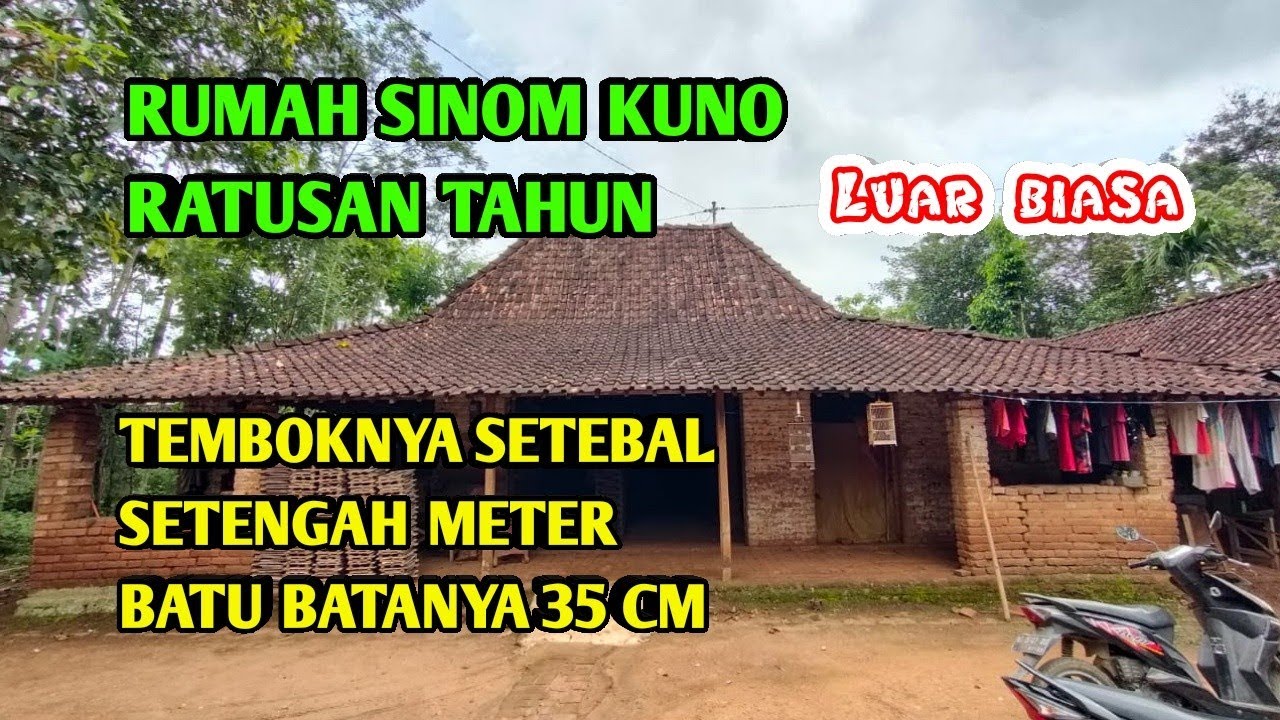 RUMAH SINOM RATUSAN TAHUN Temboknya setebal setengah meter Batu batanya ...