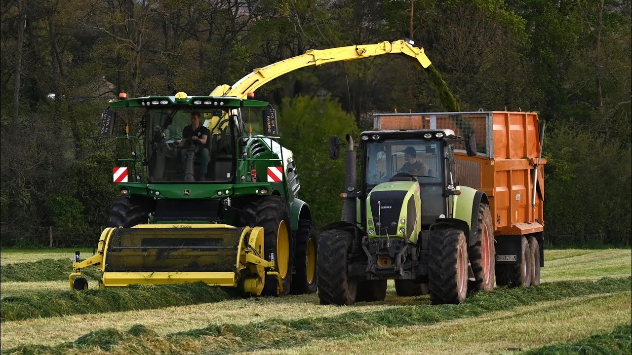 Silage 2024 - Lifting Grass with John Deere 8500i and Claas Axion ...