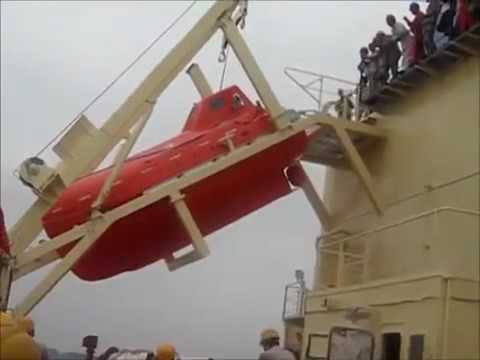 Freefall Lifeboat fail - YouTube