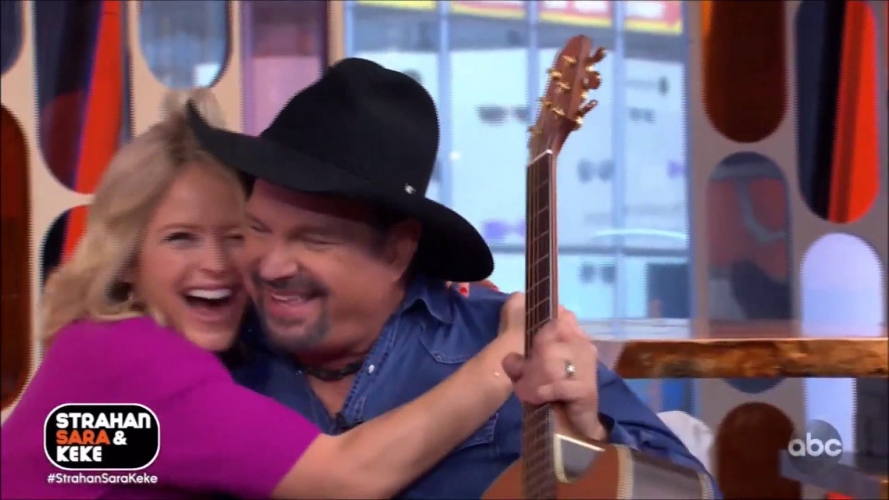 Garth Brooks Sings Impromptu " Friends In Low Places" Live 2020 HD ...